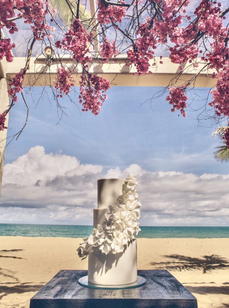3 top destination wedding cake trends to inspire you | Wedding Luxe